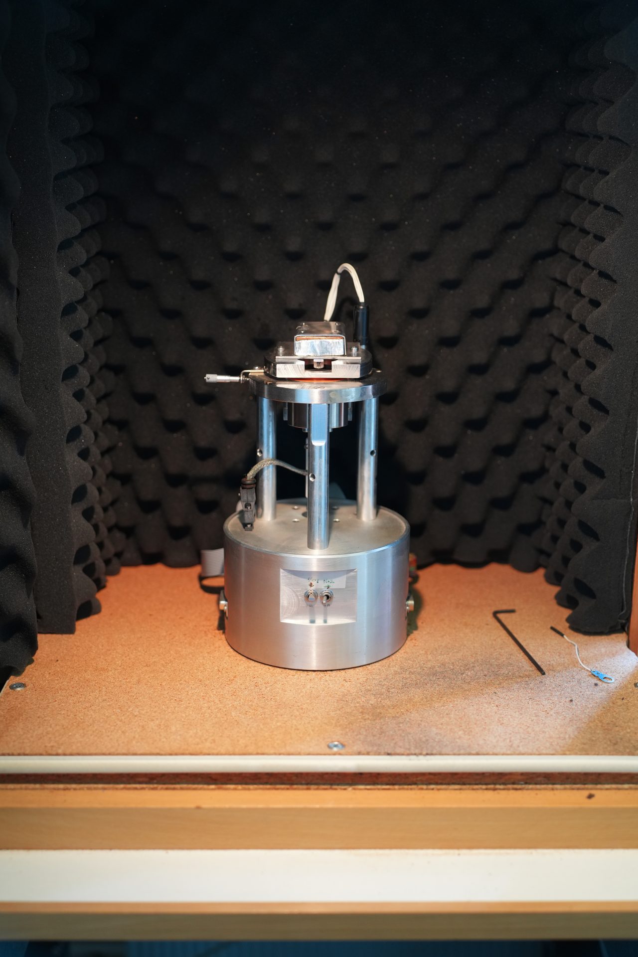 Tuning Fork AFM non-contact à l’air et en environnement liquide - IRAMIS
